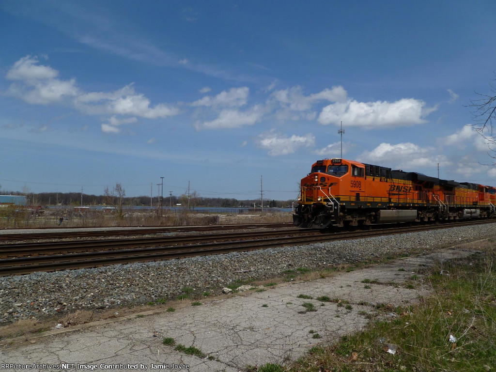 BNSF 5908